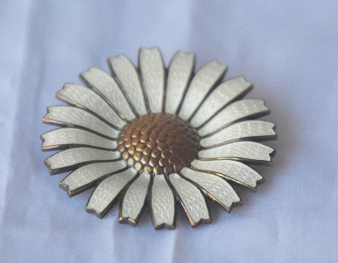 Kinnerup Antik & Porcelæn - Marguerite broche fra A. Michelsen