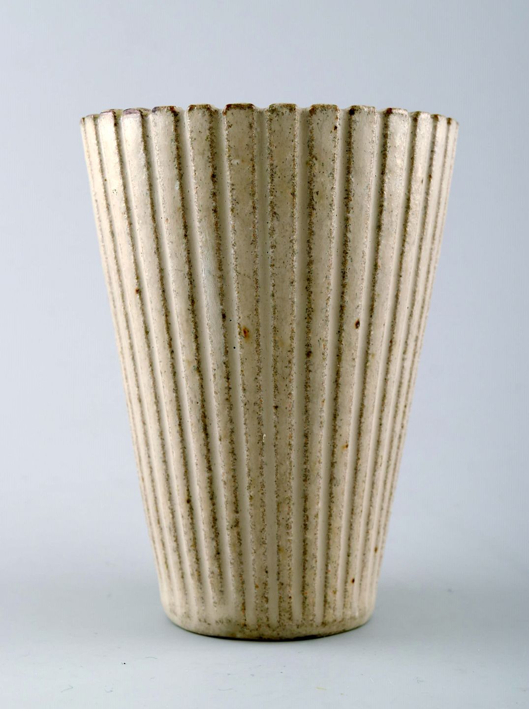 www.Antikvitet.net - Arne Bang. Keramik vase. www.Antikvitet.net - Arne Bang. Keramik vase.